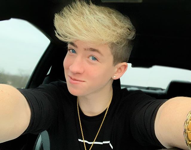 Cash Baker family: mother, father, brother and sister - Familycelebs
